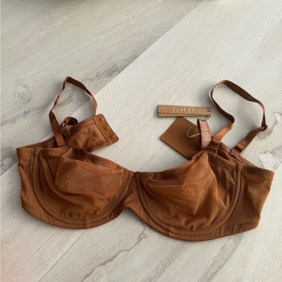 SKIMS | Intimates & Sleepwear | Skims Unlined Underwire Bra | Poshmark